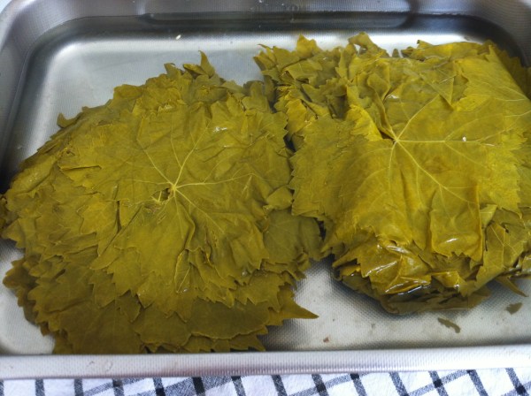 Another year, another post. Meatballs in kimonos aka Dolmadákia – kouzina